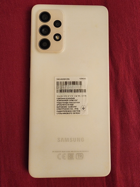 Срочно продаётся Samsung galaxy A52 в отличном чехлы в подарок