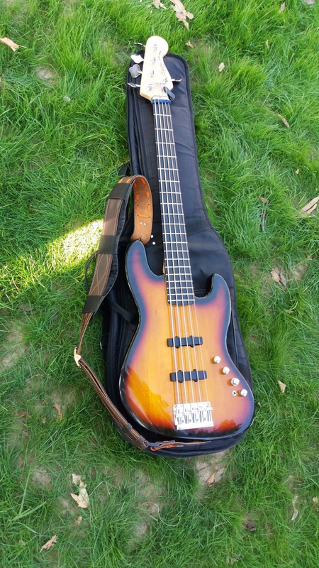 Bass gitara Squier Jazz bass deluxe 5 string active