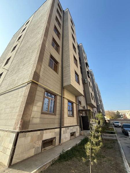Maganzin 74.5kv sotiladi bonusga podval qoshib beramiz