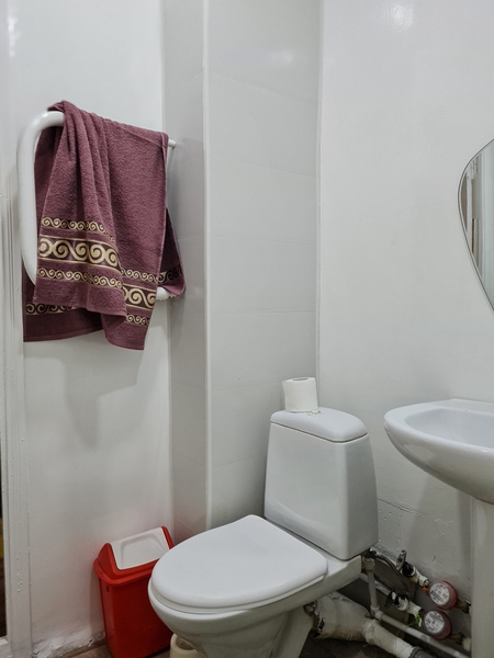 Аренда 50м2 .Госпиталка 1в2/8/9 м.,Ойбек400уе. ,