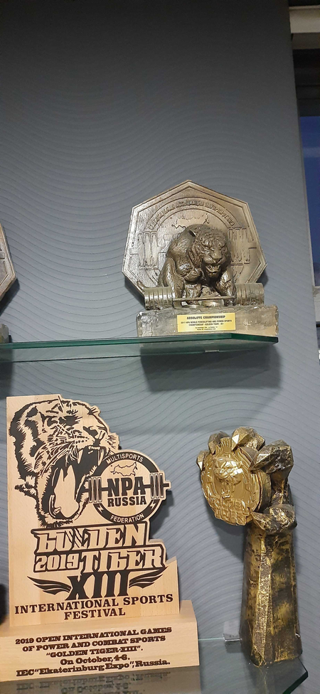 Продаются кубки наградные. С Чемпионата Мира по силовым видам спорта.