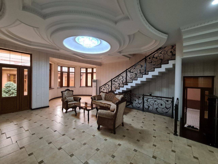 Эко базар массив Ялангач  Дом 660 кв,м