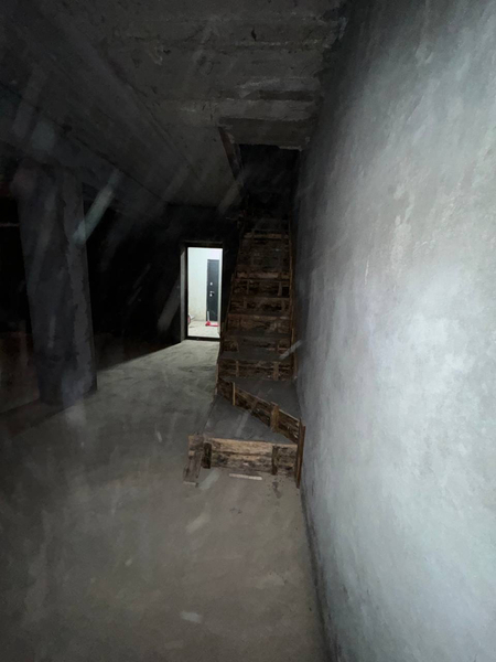 Duplex kvartira sotiladi Zamona toyhona roparasida