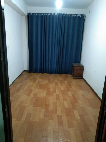 Gorgazdan 2 xonalik kvartira 76kv sotiladi 3-etaj (Kafe Rio)