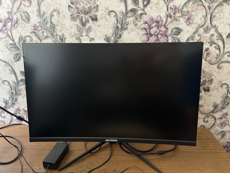 My pro monitor sotiladi!