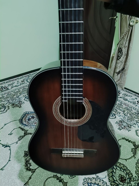 Gitara yangi holatda