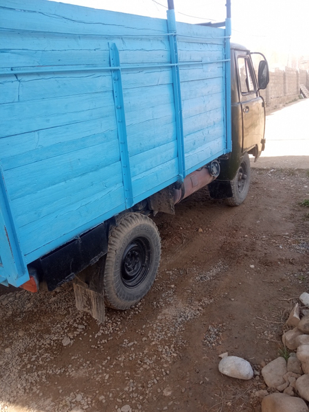 Uaz bartavoy sotiladi