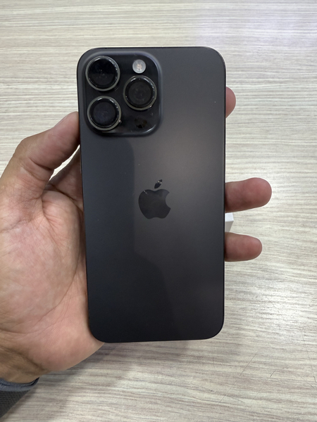 Iphone 15 pro max  black titanium 1t sotiladi