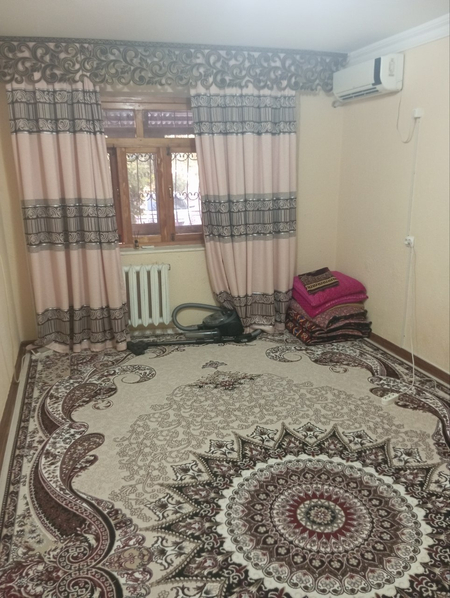1 qavatda joylashgan 4 xonali 80metr kv uy sotiladi