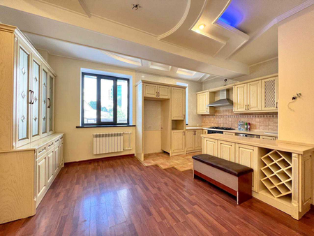 КНТ - Аренда 355м2 | Дархан - Akay City