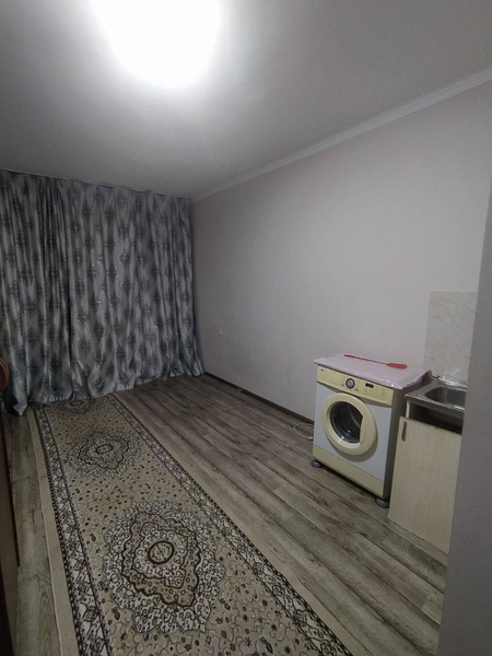Чиланзар 20.  1 комната.  Малосемейка продаю