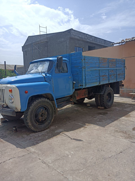 Gaz 53 sotiladi 4600 y.e