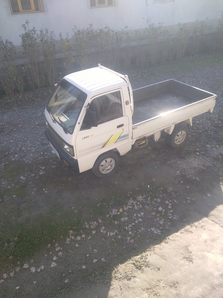 Labo kafolati bilan oq rang karopka mexanik yili 1999 rangi oq o\\\'rta x