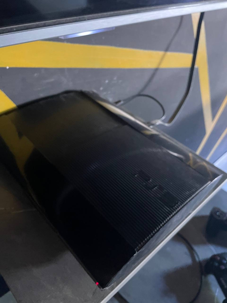 Playstation 3 super slim 500 gb.