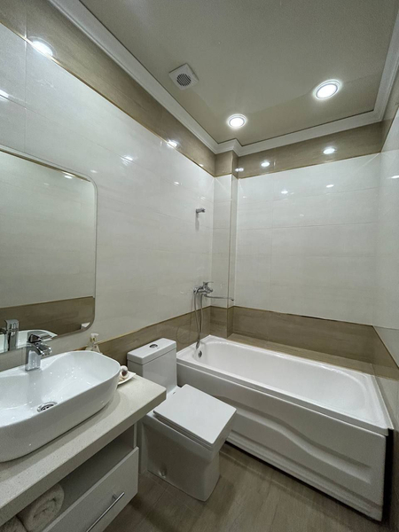 Мирзо Улугбекский р-он Квпртира 3/1/5  55.95м²  Центр Луначарский.
