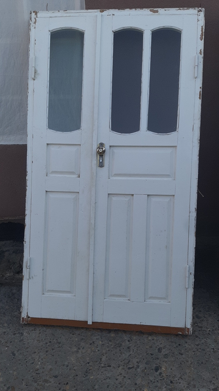Eshik derazalar sotiladi b/u