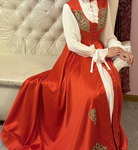 Qizil ko’ylak qizlar uchun, kelinlar uchun.
