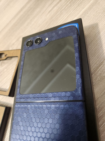 Продаётся срочно Samsung Z Flip 5 8/256 Graphite Vietnam Full