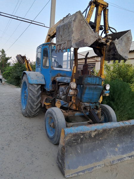 Traktor 28 kran sotiladi