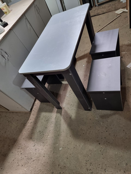 Stol+taburetka yengi