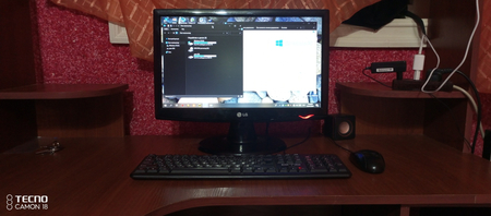Computer sotiladi Computer stoli bilan