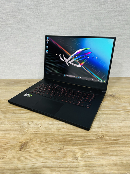 ASUS Zephyrus i7+RTX2060 4K Дисплей, как новый