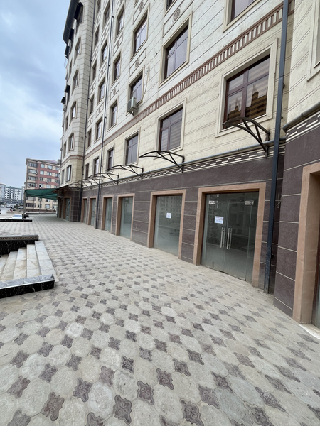 Тинчлик офиси рупарасида тайёр дукон сотилади