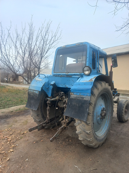 Traktor belarus yili 84