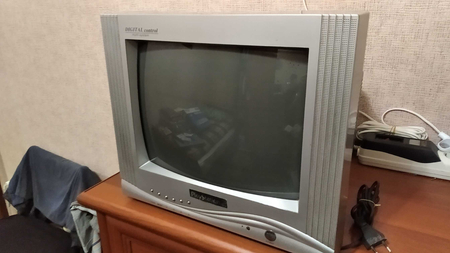 Продам небольшой цветной телевизор SONY с DVD BBK.