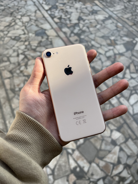 iPhone 8 64GB GOLD