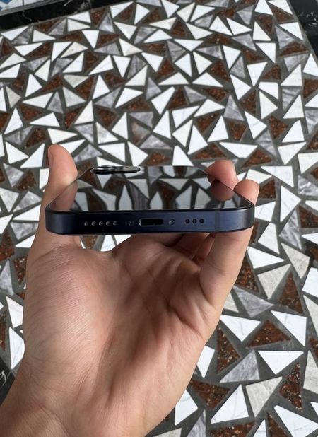 Iphone 12      Ideal xolatda