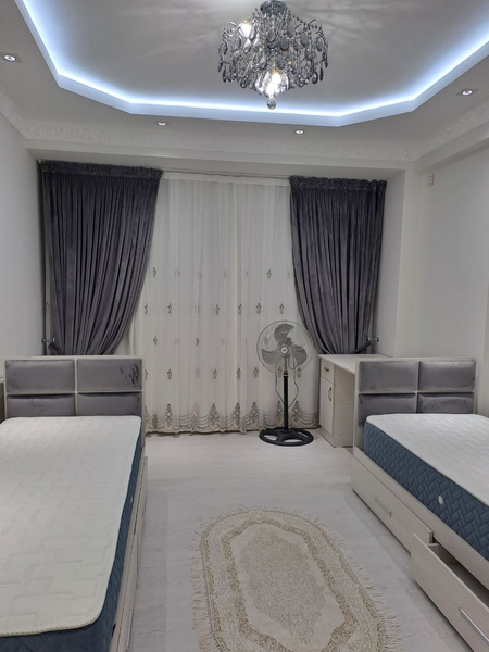 Срочно Сдаётся квартира Ц-5 метро минор 4-комната 90м2 авторский ремон
