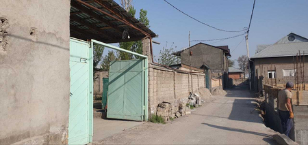Darvoza sotiladi  eski holati yahshi 5 metrlik kalitka ham bor. 5 mln