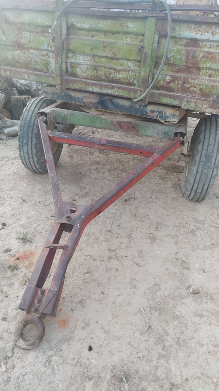 Traktor sotiladi
