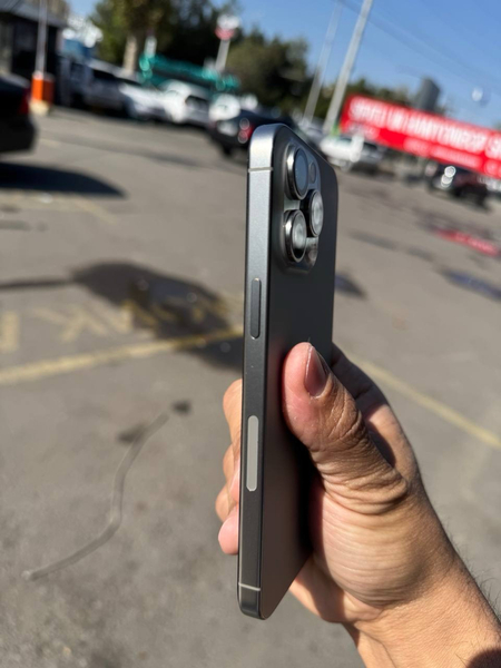 Iphone 15 pro max 256 Gb rangi natural titanum holati edial