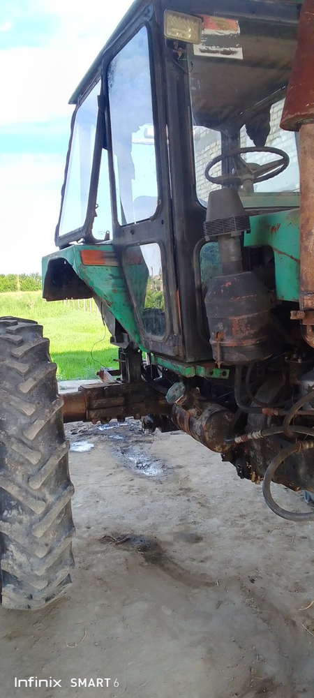 Traktor sotiladi