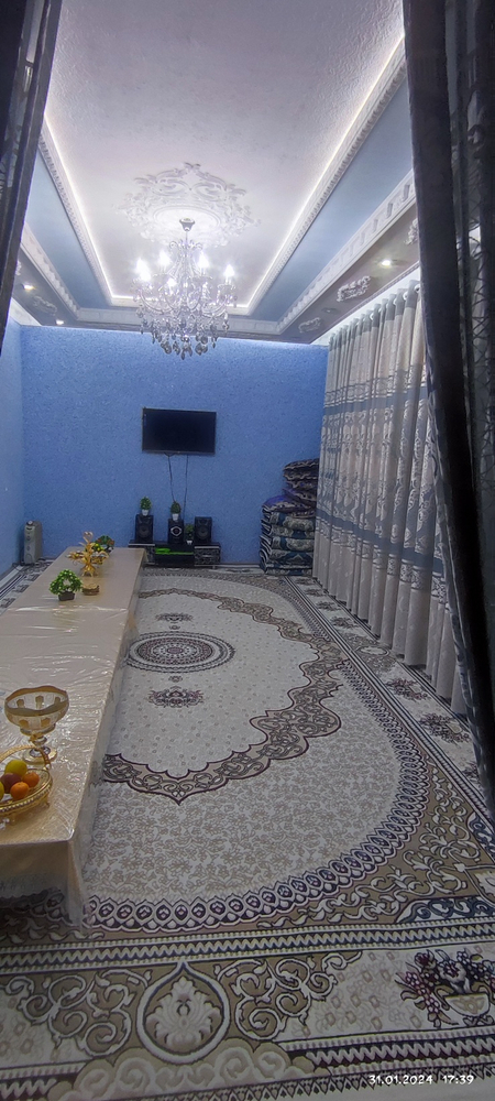Hovli sotiladi  6 xonalii