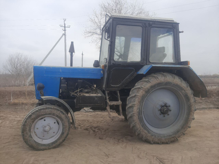 Mtz 80 sotiladi xama joyi naxadi