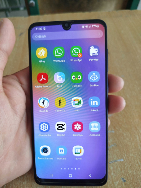 Samsung galaxy a31 xolati yaxshi, qotmaydi xotira 64GB