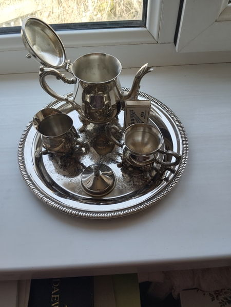 Новый кофейный сервиз металлический,посеребренный.
