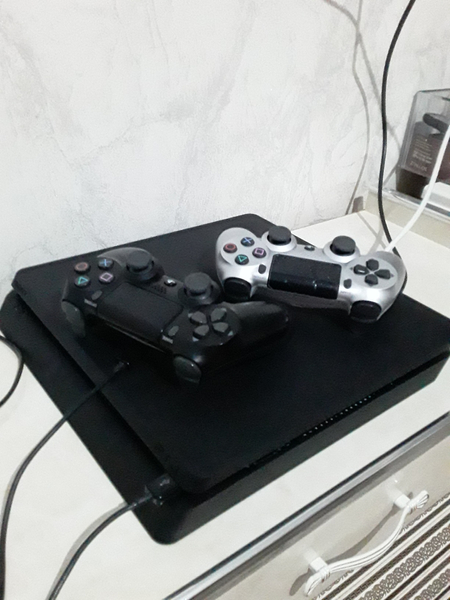 Playstation 4 slim
