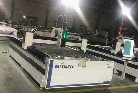 Lazer temir kesish uskunasi 2 кВт ( mavjud )