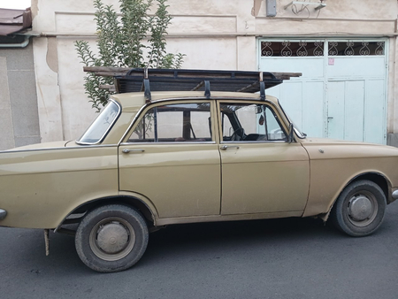 Автомобилнинг холати яхши. 2/3 та деталида краска бор холос.