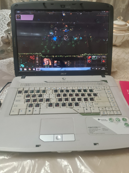 Acer Noutbook sotiladi