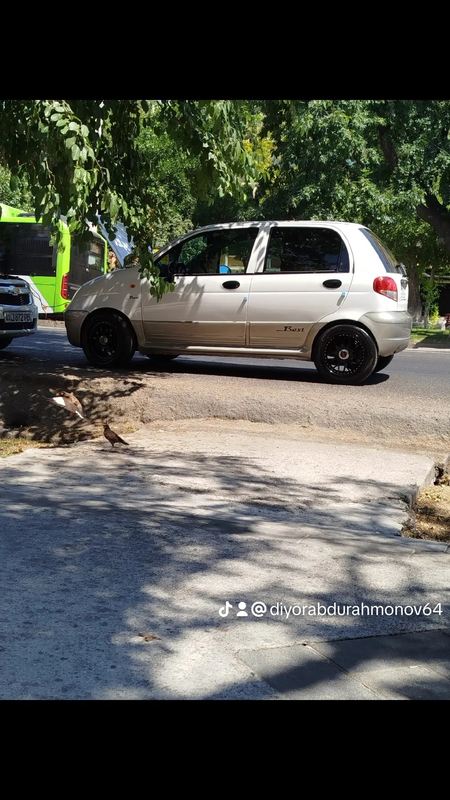 R15 diska sotladi 8ta teshuli luboy moshinaga tushadi universal