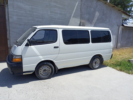 TOYOTA HIACE  sotiladi zudlik bilan