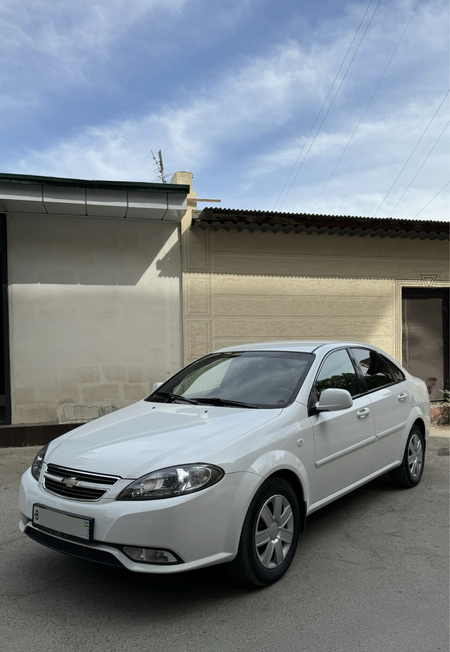 Chevrolet Lacetti (Gentra) sotiladi.