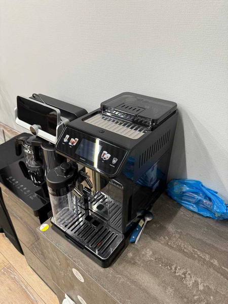 Продам топовую кофемашину Delonghi  40 видов горячих и холодных кофе