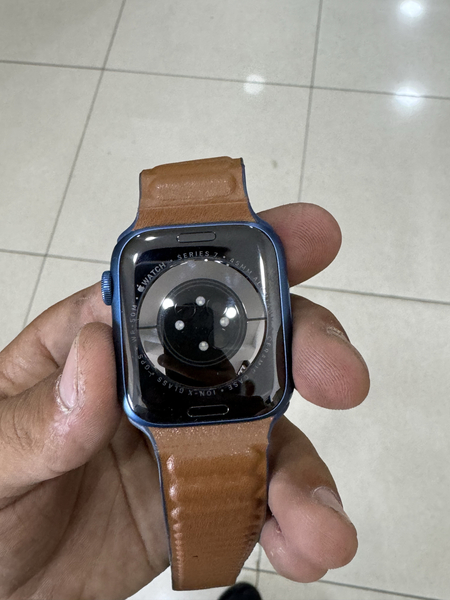Apple watch 7 45 mm srochni sotiladi