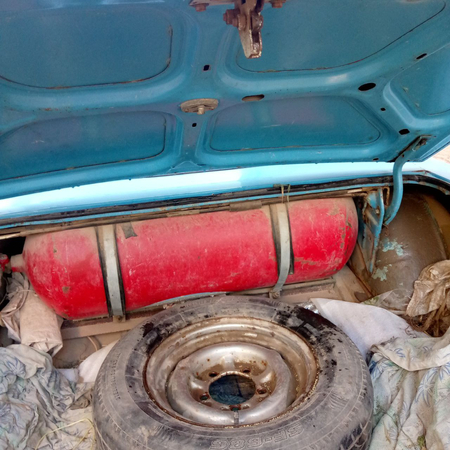 GAZ 24 sotaladi .